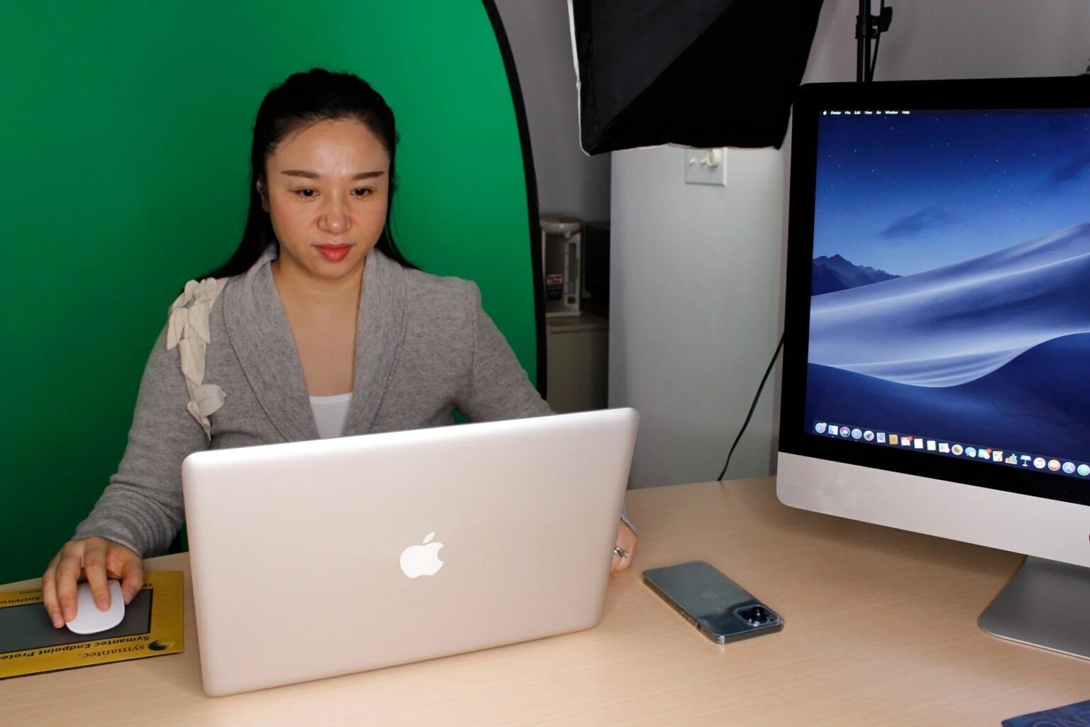 How to use Microsoft Teams green screen? - TechBriefly