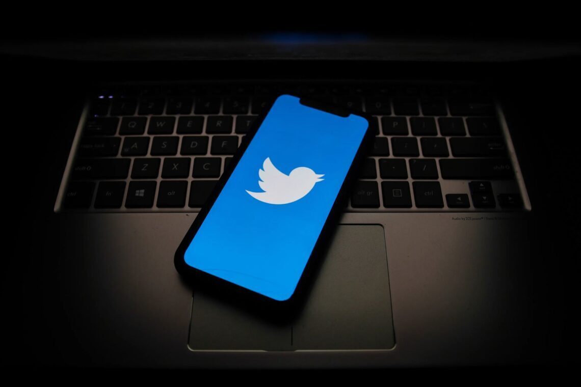 Twitter keeps logging me out: How to fix it? - TechBriefly