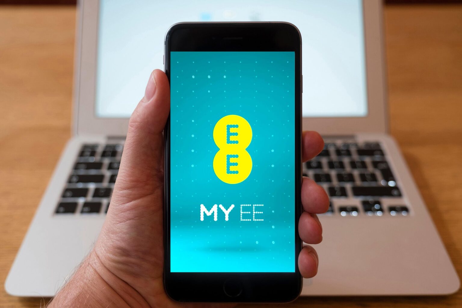 EE app not working: How to fix it? - TechBriefly