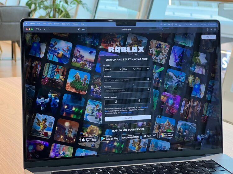 How to use Roblox Face Tracking feature? - TechBriefly