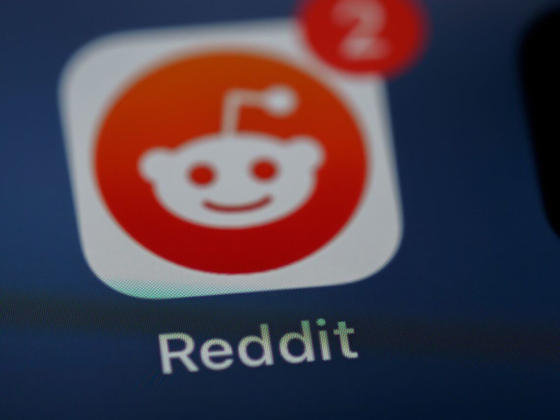 What is the Reddit AITA meaning? - TechBriefly