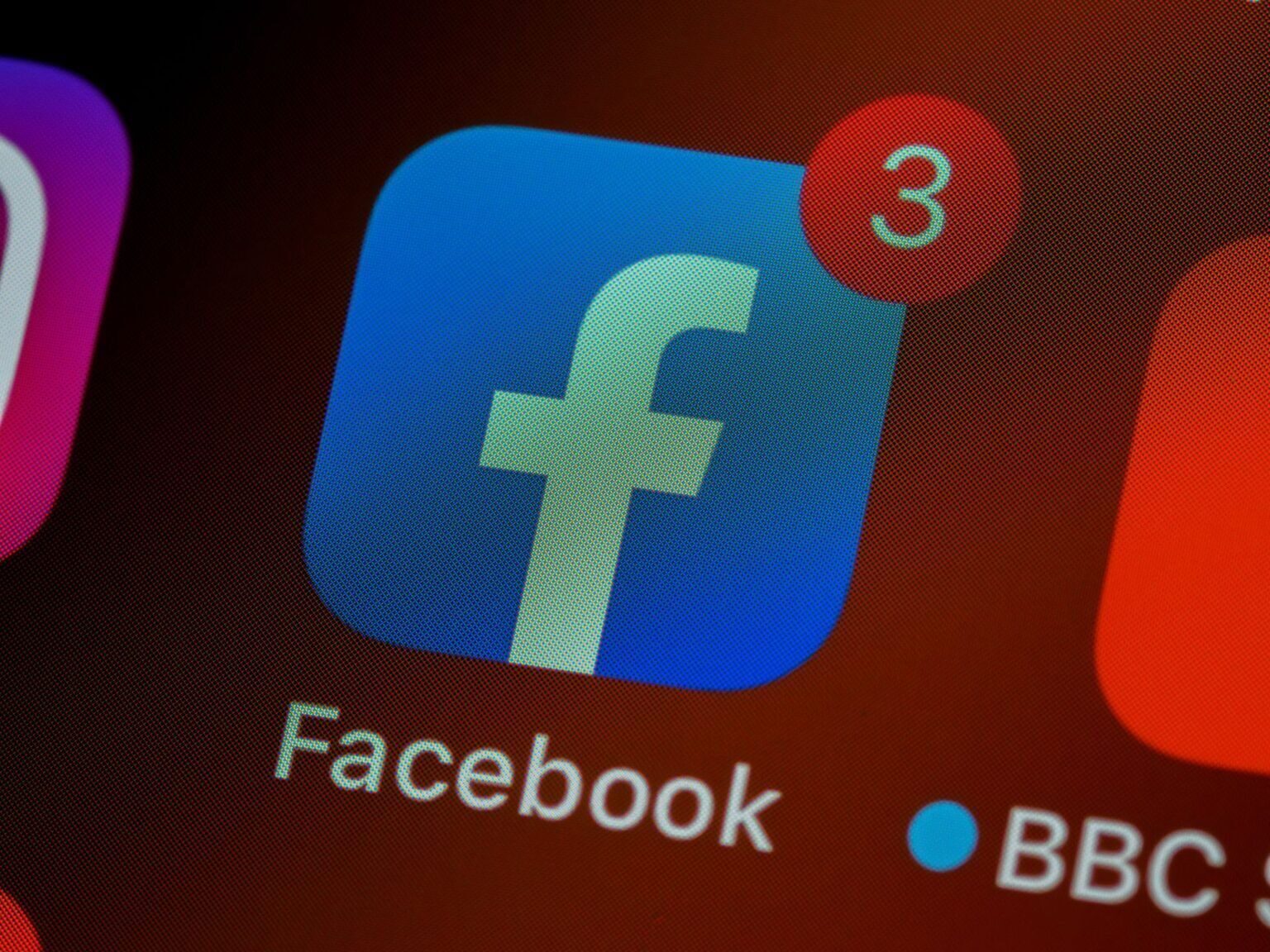 Why am I seeing random stories on Facebook? - TechBriefly